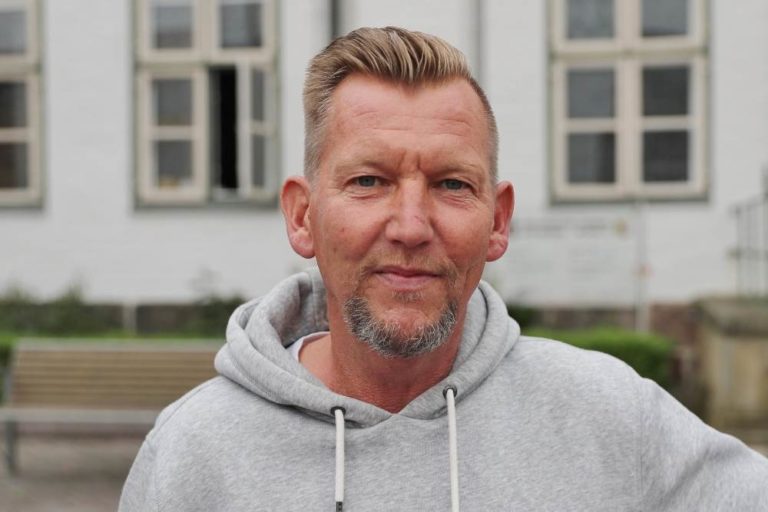 Zugeparkt: 50 Fahrzeuge mitten auf dem Ratzeburger Marktplatz ...